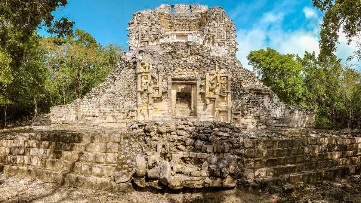 Conoce Xpujil: Un Tesoro de la Arquitectura Maya - Aztecas