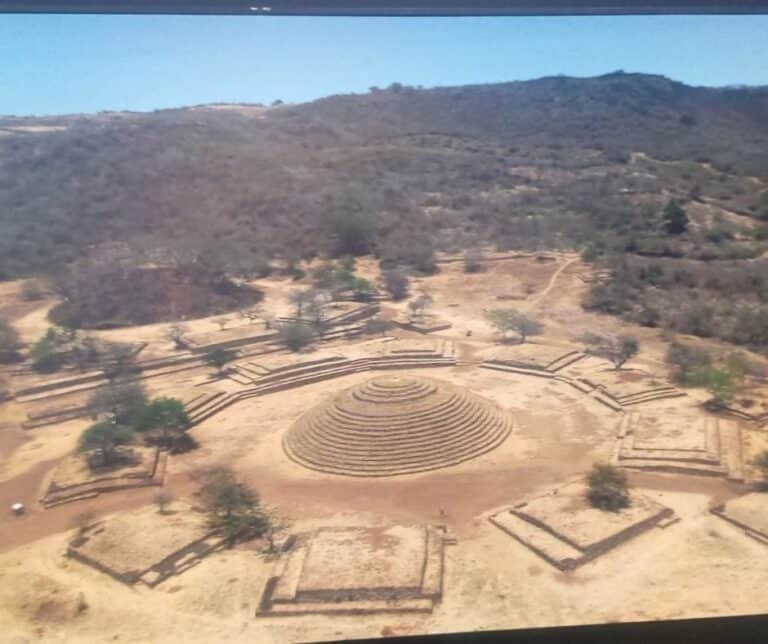 Los Guachimontones: Historia y Cultura de una Civilización