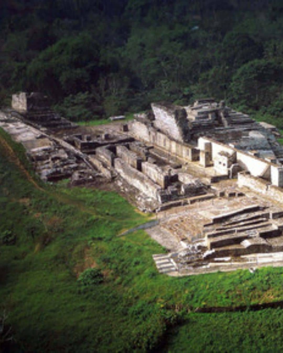 Zona Arqueológica de Comalcalco, Tabasco: Un Tesoro Maya - Aztecas