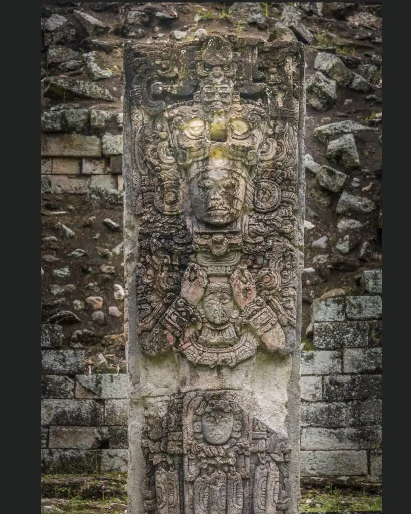 Las Estelas de Copán: El Lenguaje Secreto de los Mayas 🗿📜 - Aztecas