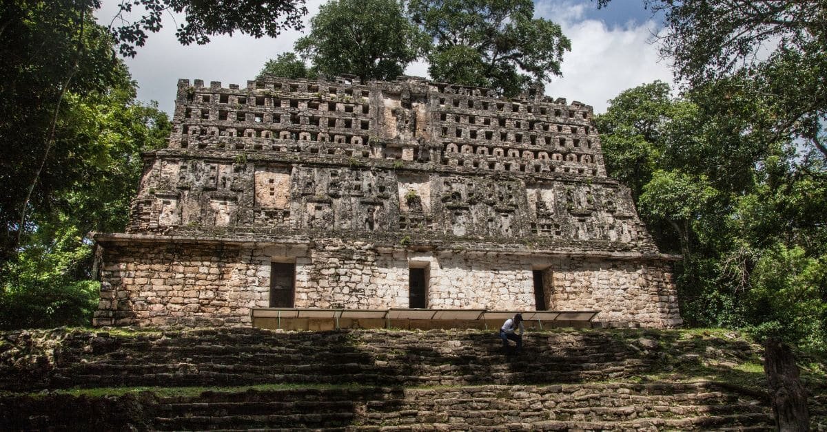 Yaxchilán: La Joya Oculta de la Civilización Maya en la Selva Lacandona 🛕🌿 - Aztecas