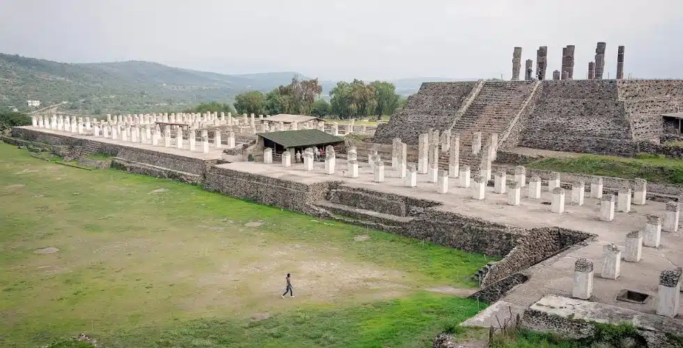 Los Toltecas: Expansión, Comercio y el Misterio de su Caída - Aztecas